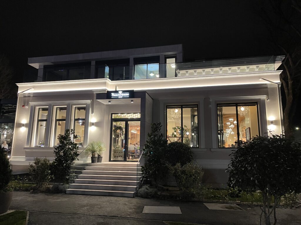 Megnéztük, hogy mit tud a felújított Basch House 1887 | SZMSZ (Szabad ...