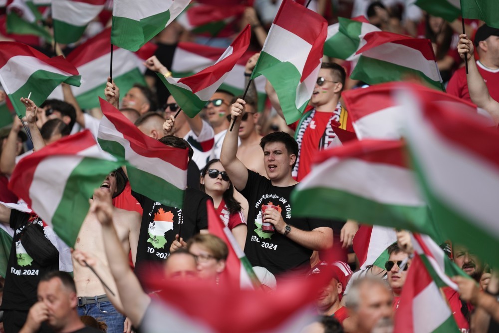 A győzelem tarthatja életben a magyarok nyolcaddöntős álmait | SZMSZ ...