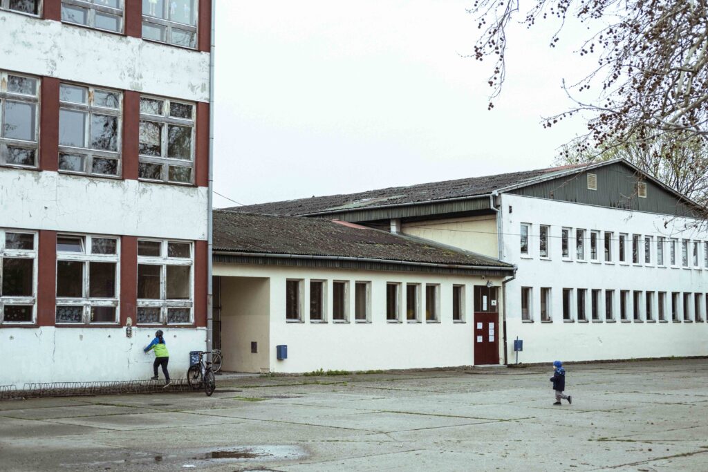 „A Sremac iskola helyzete a példa, hogyan árusítja ki a VMSZ a ...