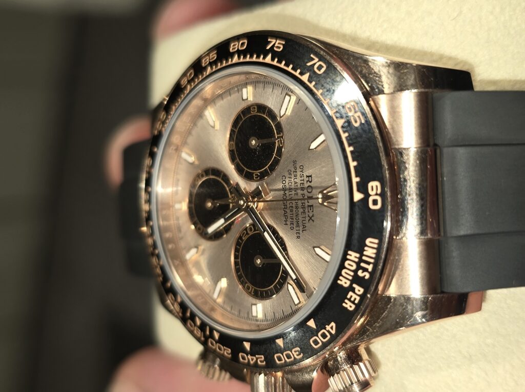 Több tízezer euró értékű karórákat „felejtettek el” bejelenteni a vámon ...